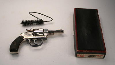 Harrington & Richardson. Arms Company 32 calibre 5 shot revolver ...