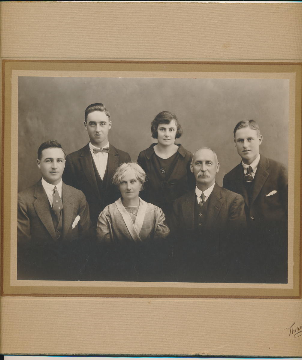 Sarah and Walter Giblin and family - Centre for Gold Rush Collections