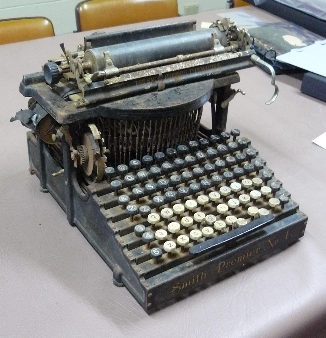 Eady Hart's Typewriter - Centre for Gold Rush Collections