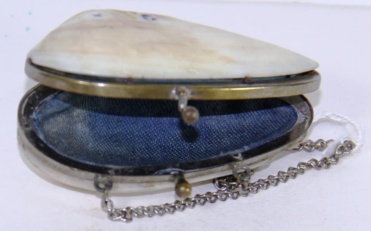 Oyster Shell Purse - Centre for Gold Rush Collections