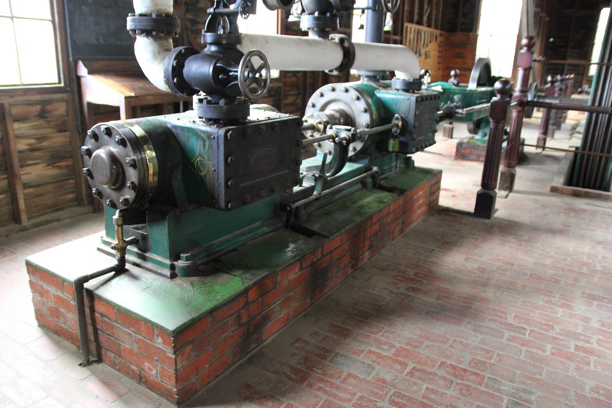 Engine; Phoenix Tandem Compound - Centre for Gold Rush Collections